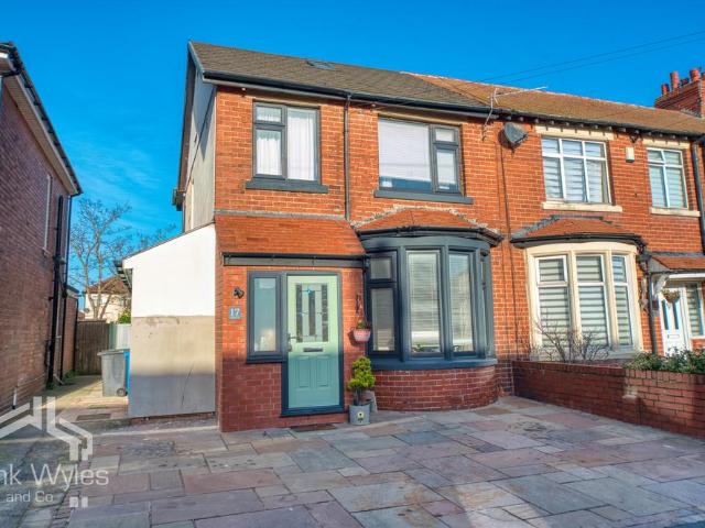 4 bedroom end of terrace house for sale