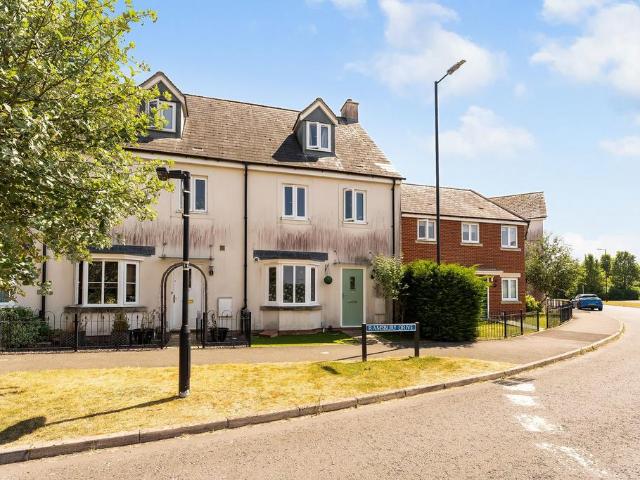 4 bedroom end of terrace house for sale