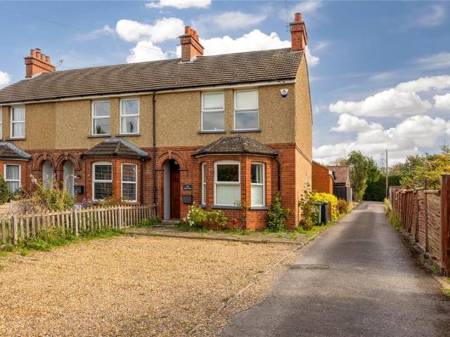 4 bedroom end of terrace house for sale