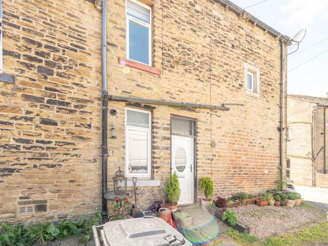 4 bedroom end of terrace house for sale