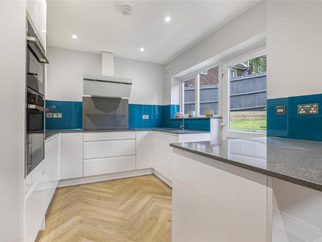 4 bedroom end of terrace house for sale