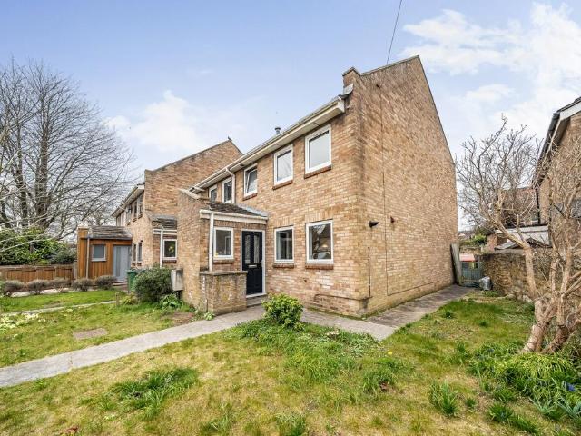 4 bedroom end of terrace house for sale