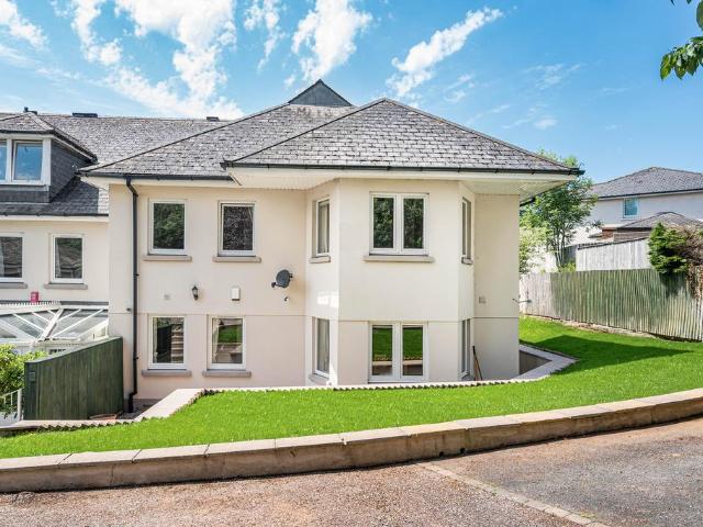 4 bedroom end of terrace house for sale