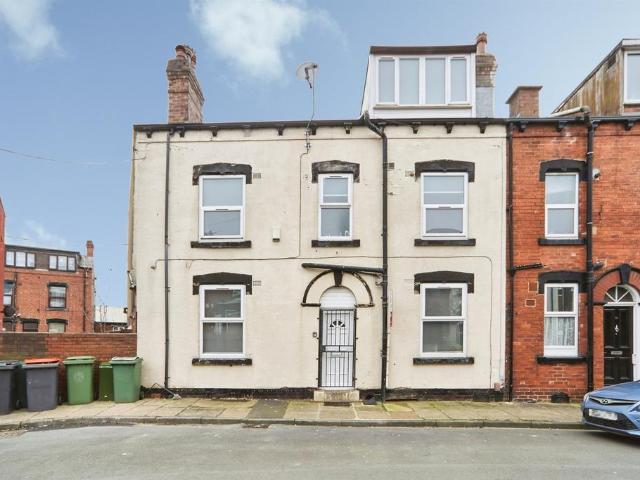 4 bedroom end of terrace house for sale