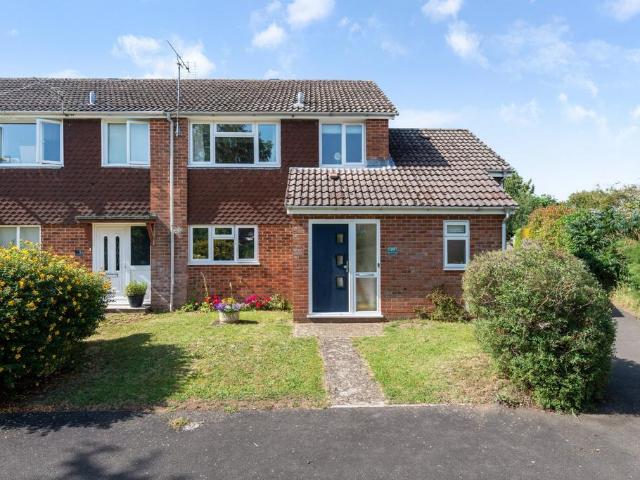 4 bedroom end of terrace house for sale
