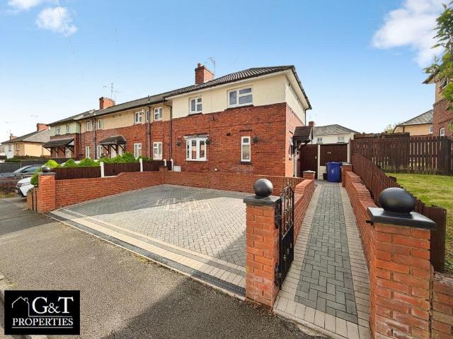 4 bedroom end of terrace house for sale