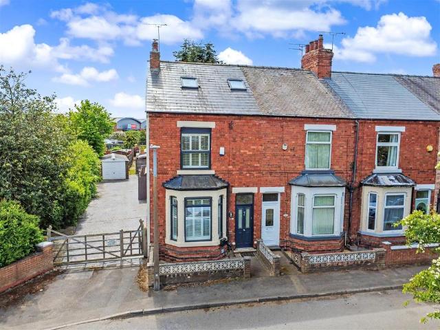 4 bedroom end of terrace house for sale