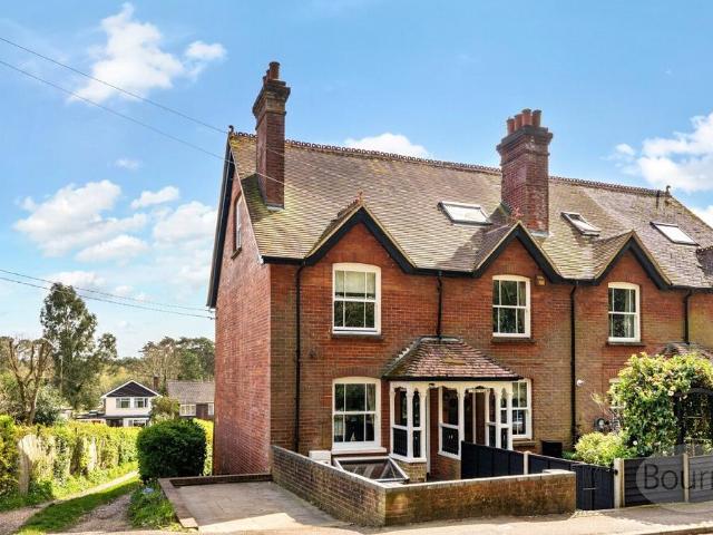 4 bedroom end of terrace house for sale