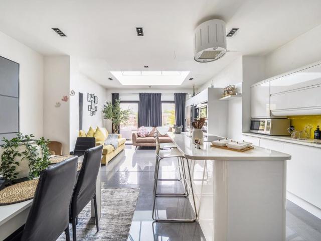 4 bedroom end of terrace house for sale