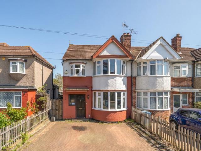 4 bedroom end of terrace house for sale