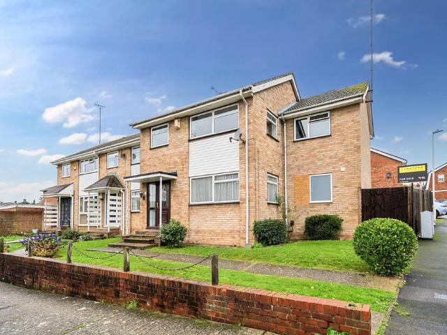 4 bedroom end of terrace house for sale