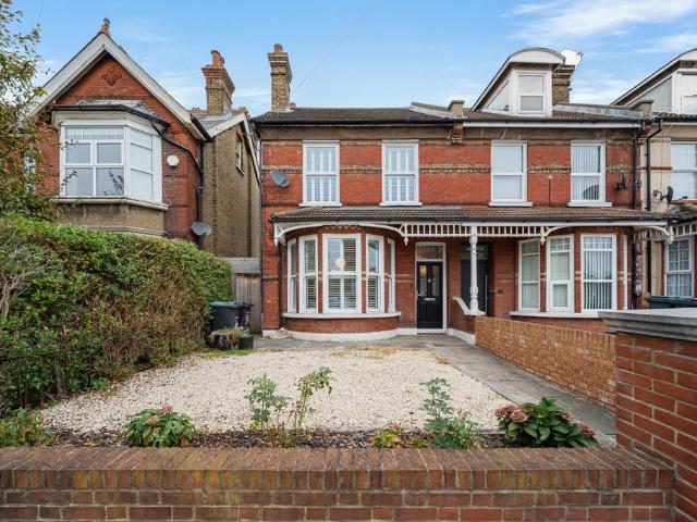 4 bedroom end of terrace house for sale