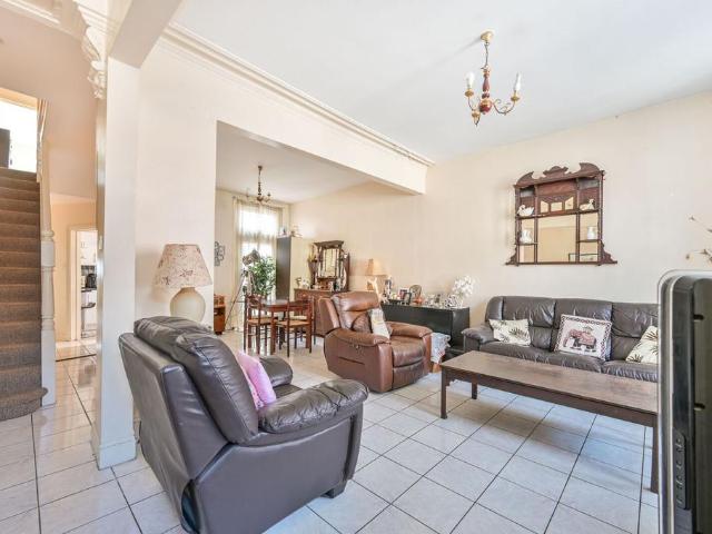 4 bedroom end of terrace house for sale