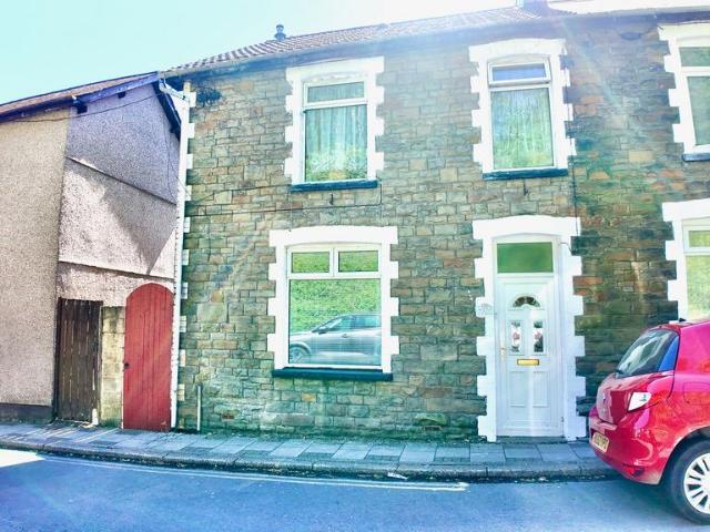 4 bedroom end of terrace house for sale
