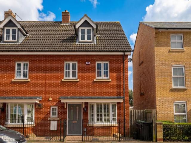 4 bedroom end of terrace house for sale