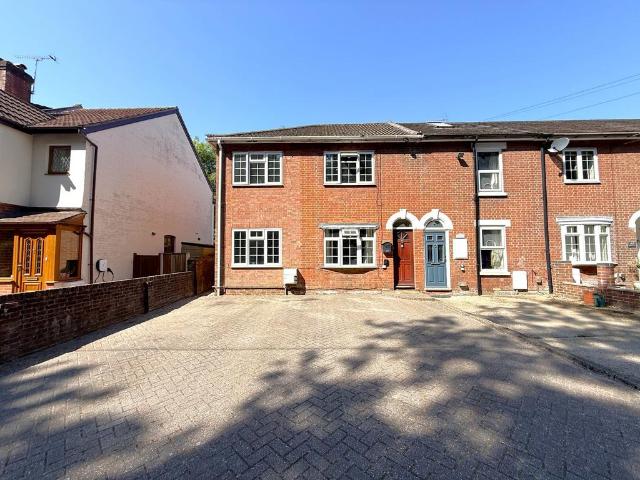 4 bedroom end of terrace house for sale