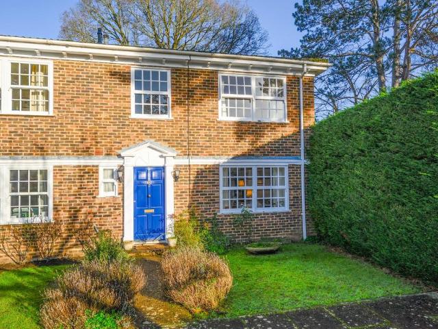 4 bedroom end of terrace house for sale