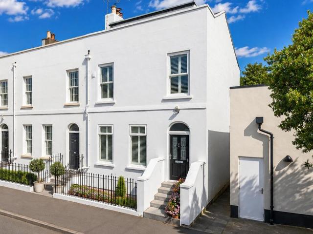 4 bedroom end of terrace house for sale