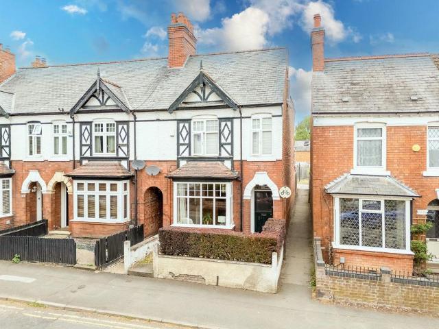 4 bedroom end of terrace house for sale