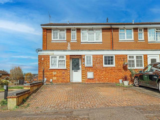 4 bedroom end of terrace house for sale