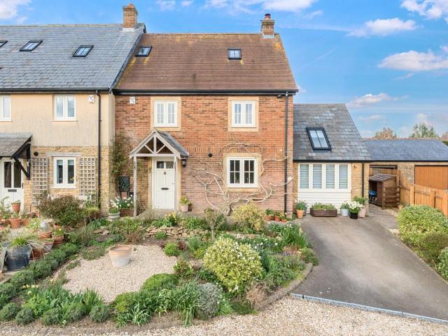 4 bedroom end of terrace house for sale