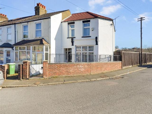 4 bedroom end of terrace house for sale