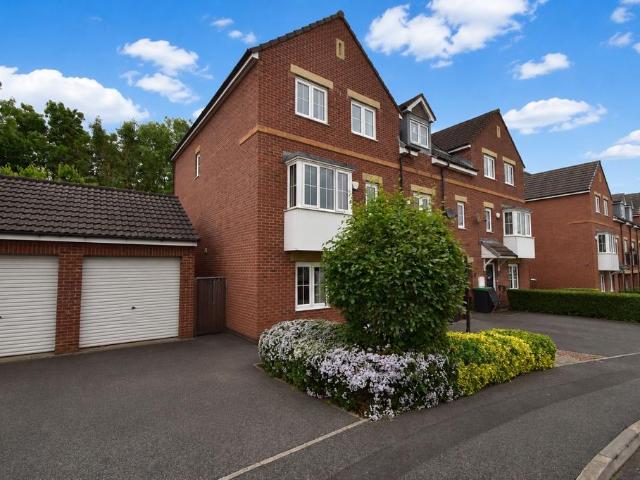 4 bedroom end of terrace house for sale