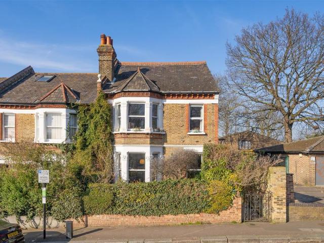 4 bedroom end of terrace house for sale