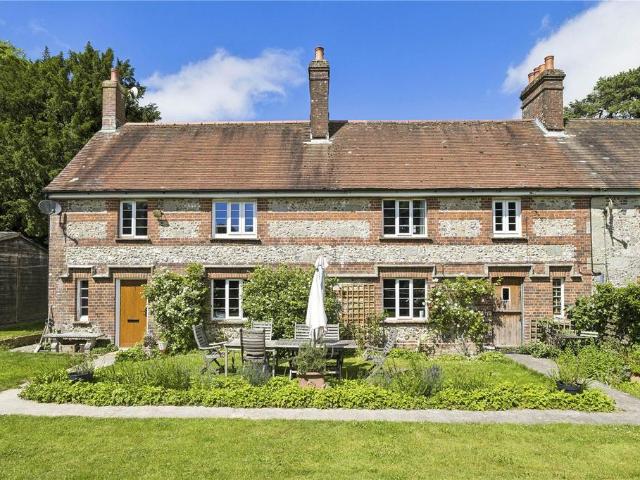 4 bedroom end of terrace house for sale