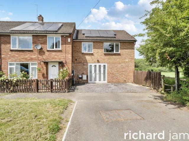 4 bedroom end of terrace house for sale