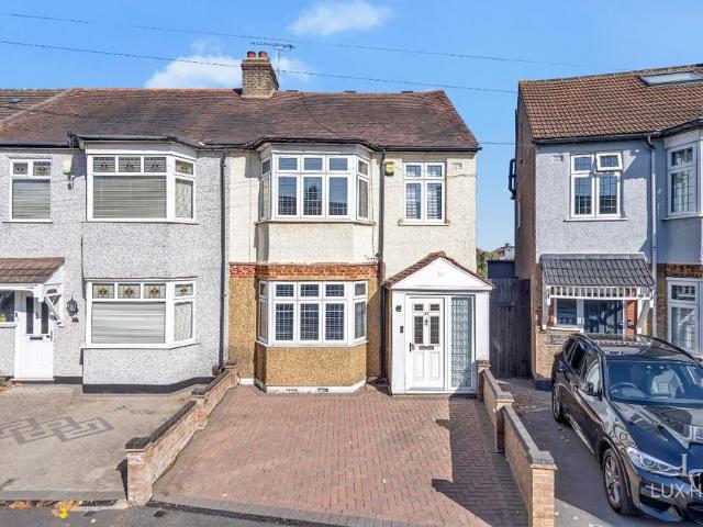 4 bedroom end of terrace house for sale