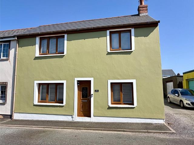 4 bedroom end of terrace house for sale