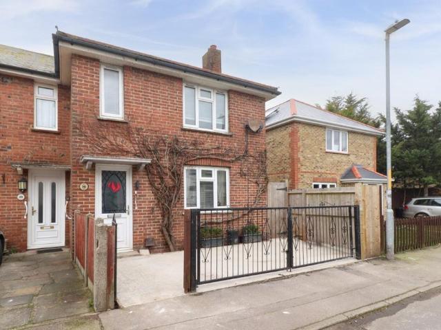 4 bedroom end of terrace house for sale