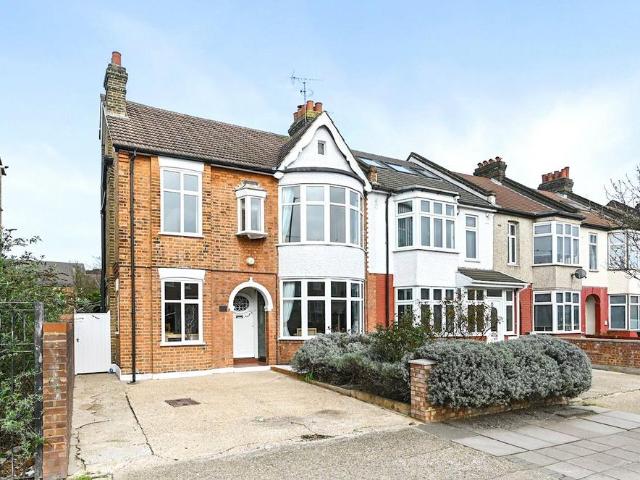 4 bedroom end of terrace house for sale