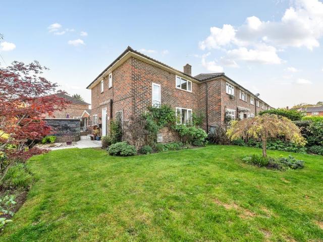 4 bedroom end of terrace house for sale