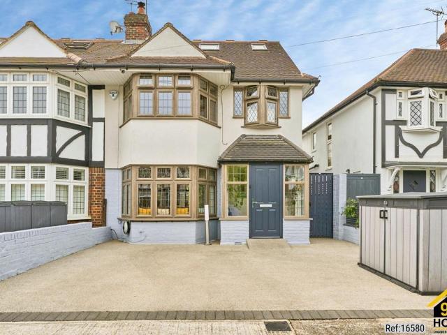 4 bedroom end of terrace house for sale