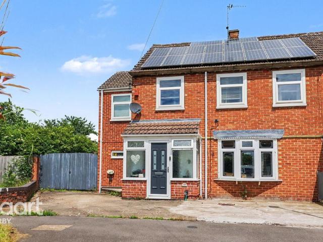 4 bedroom end of terrace house for sale
