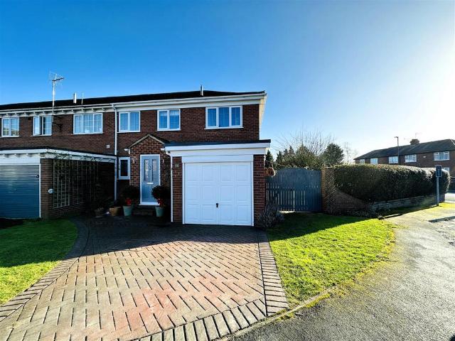 4 bedroom end of terrace house for sale