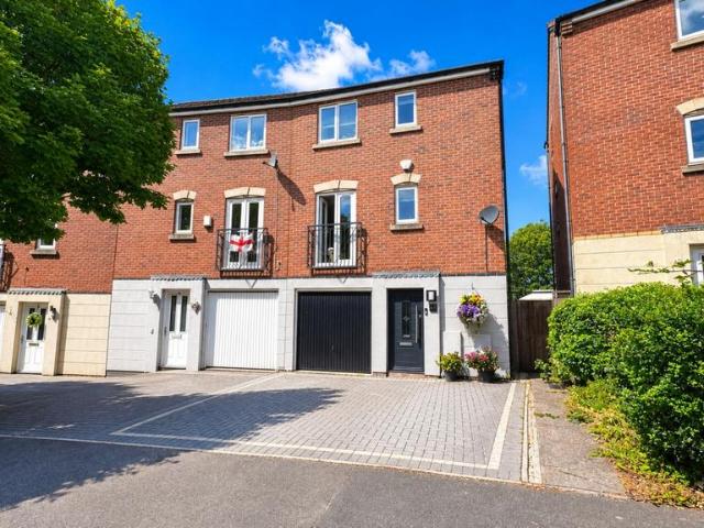 4 bedroom end of terrace house for sale