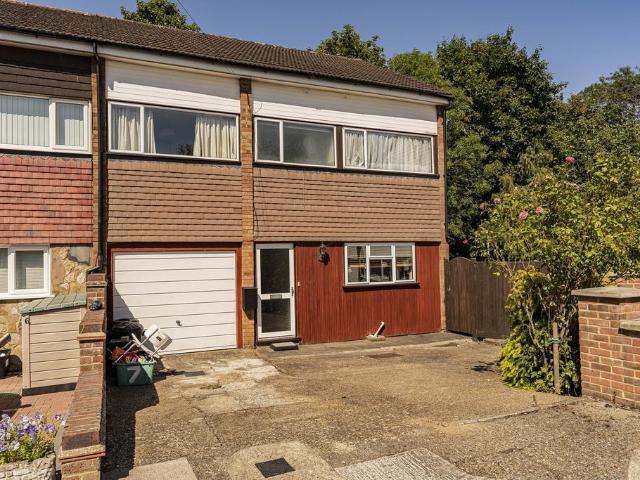 4 bedroom end of terrace house for sale