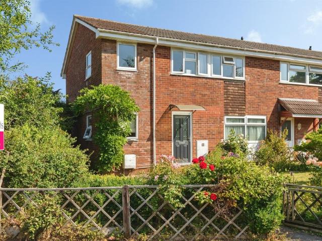 4 bedroom end of terrace house for sale