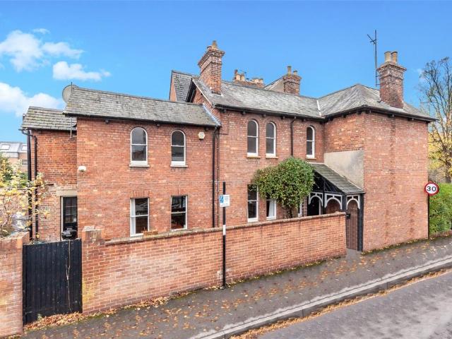 4 bedroom end of terrace house for sale