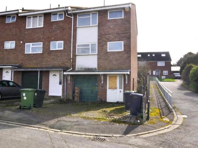 4 bedroom end of terrace house for sale