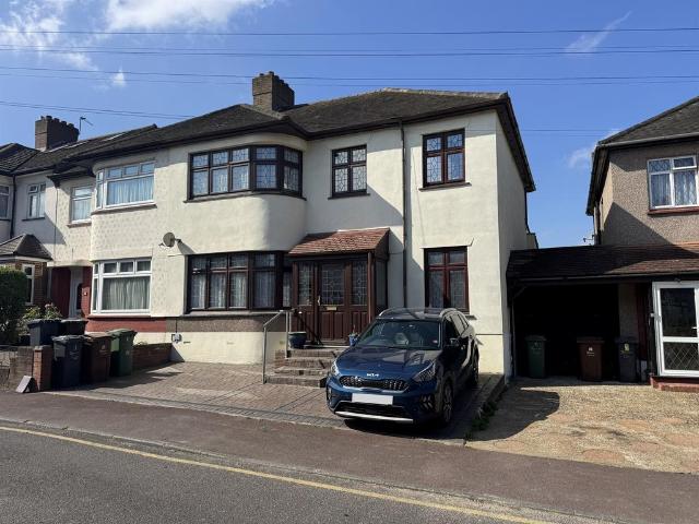 4 bedroom end of terrace house for sale