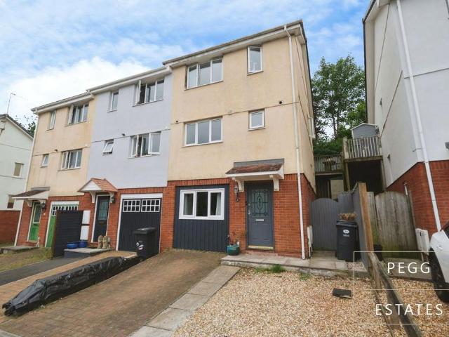 4 bedroom end of terrace house for sale