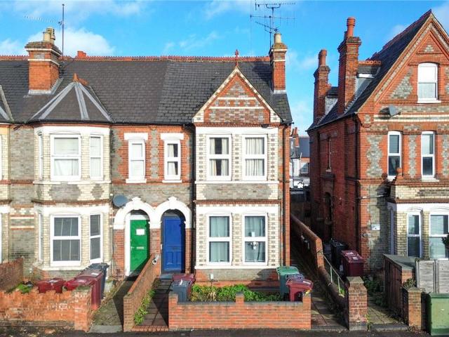 4 bedroom end of terrace house for sale
