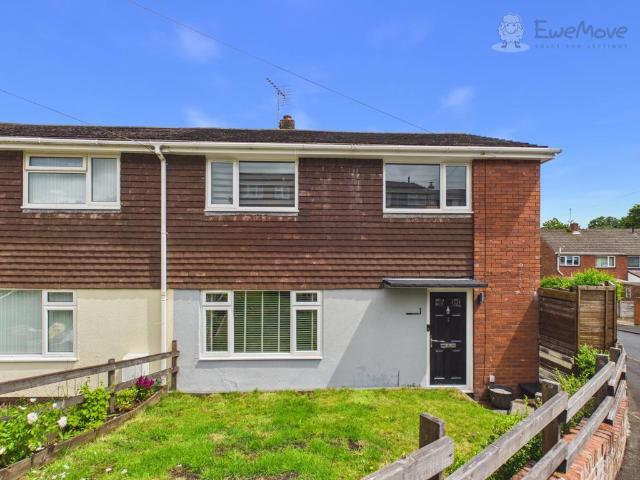 4 bedroom end of terrace house for sale