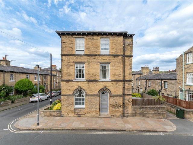 4 bedroom end of terrace house for sale