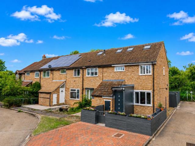 4 bedroom end of terrace house for sale