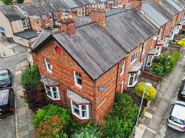 4 bedroom end of terrace house for sale